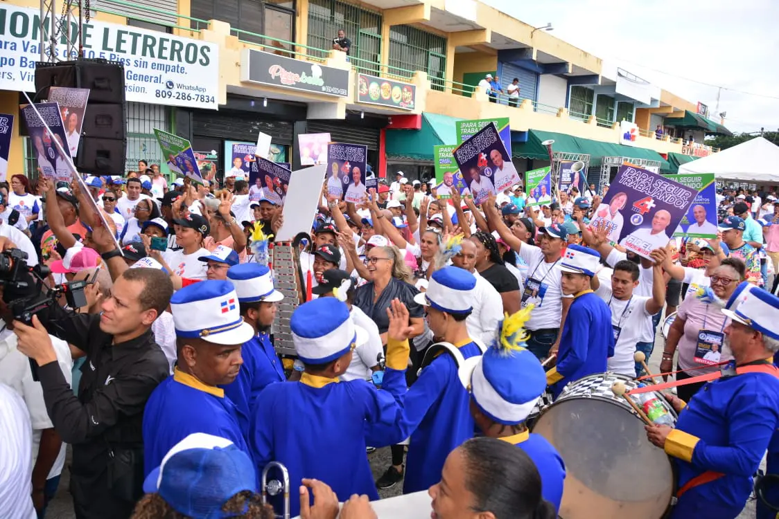 Fidel de Los Santos lanza precandidatura a la reelección de Pantoja