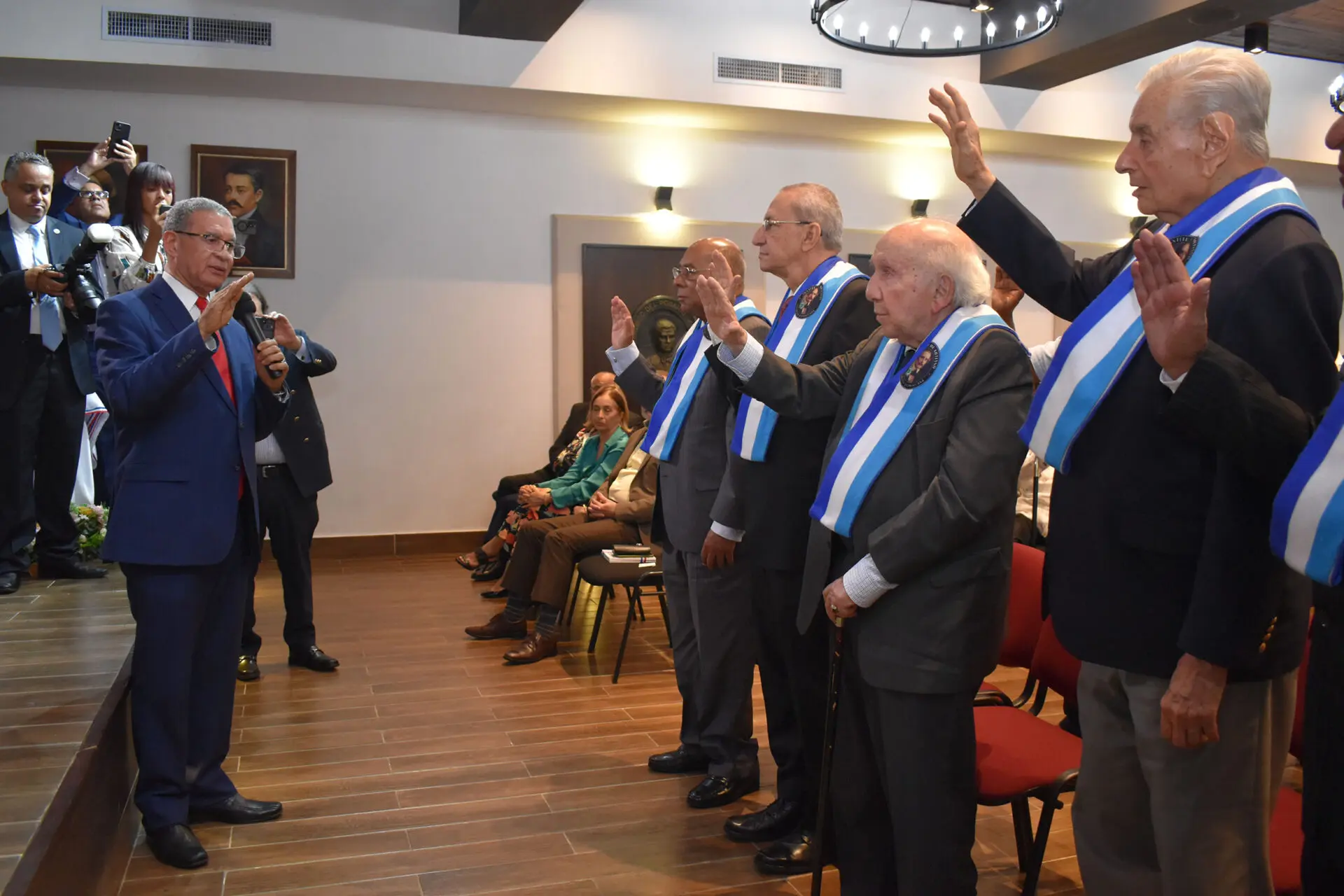 Juramentan personalidades como miembros Instituto Duartiano