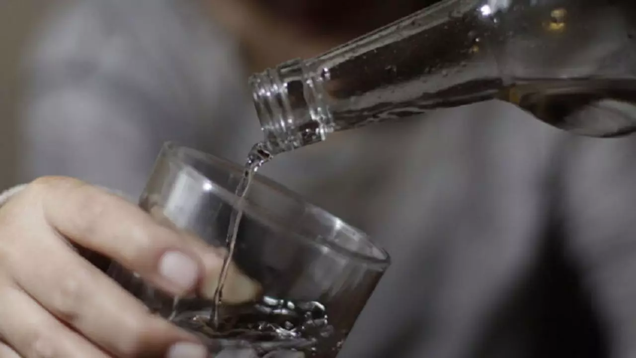 Irán sentencia a cuatro presos a muerte por la venta de alcohol