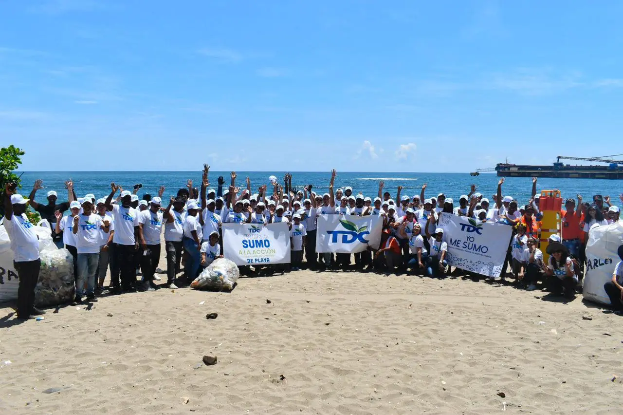 Retiran 2,000 kilos de basura de la playa El Gringo