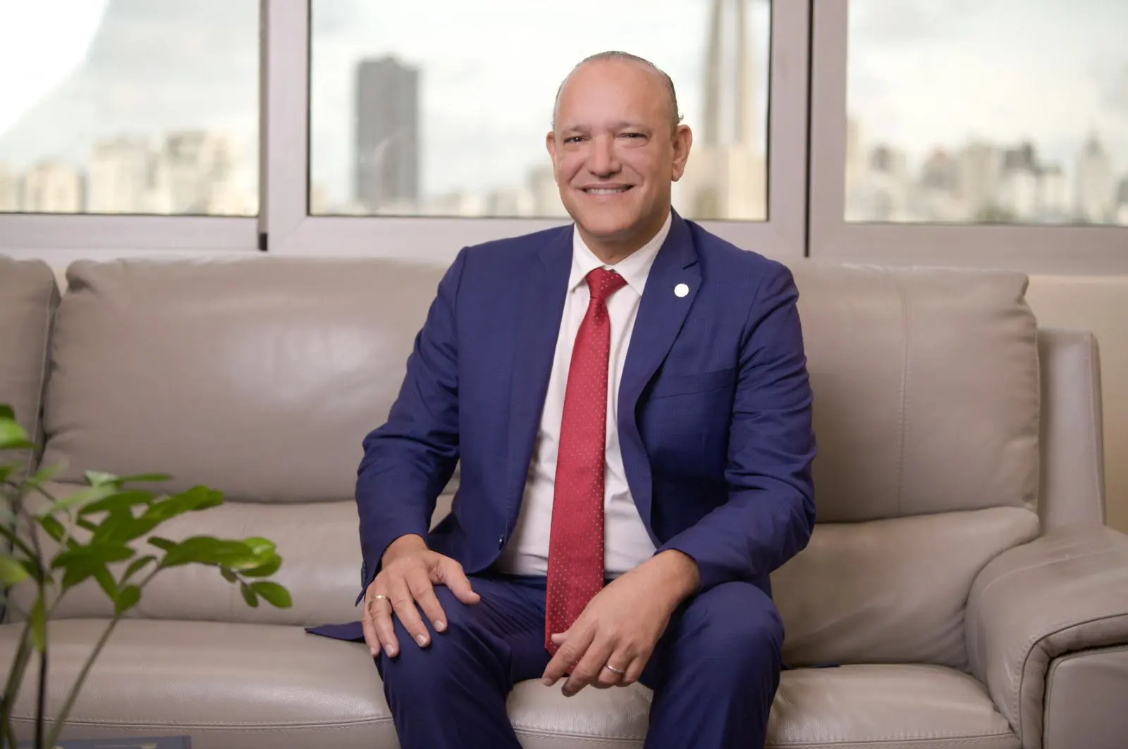 Ulises Rodríguez es declarado funcionario del mes