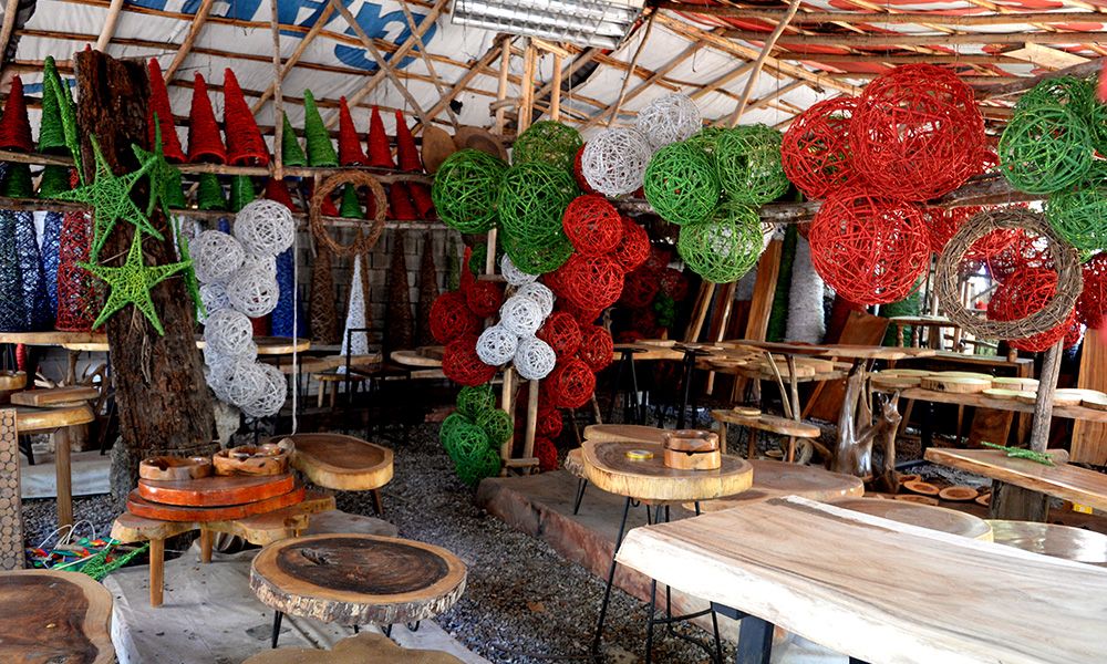 Vendedores de charamicos de la Churchill, listos para llevar la Navidad ...