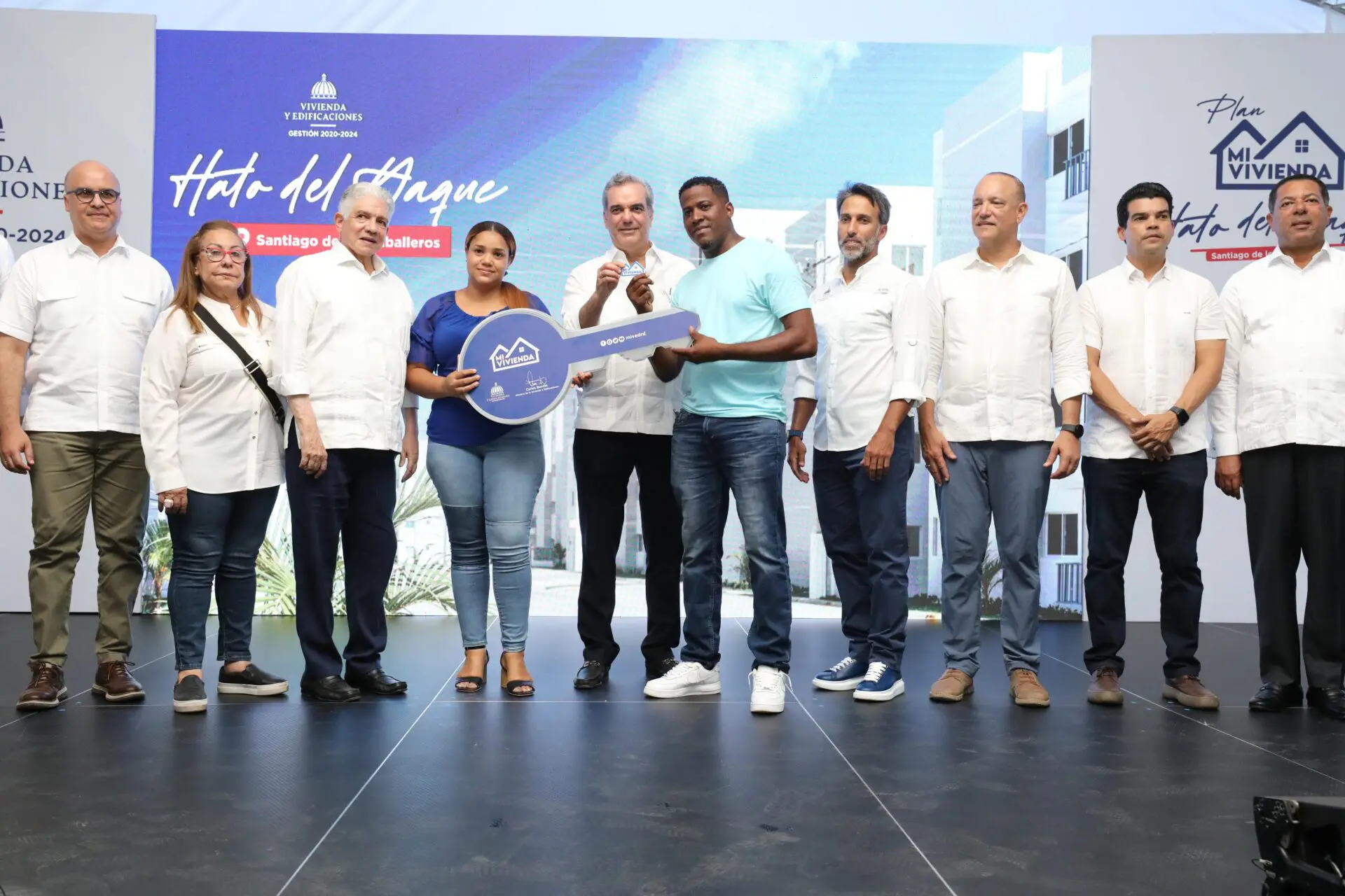 Entregan 200 nuevas viviendas en Hato del Yaque, Santiago