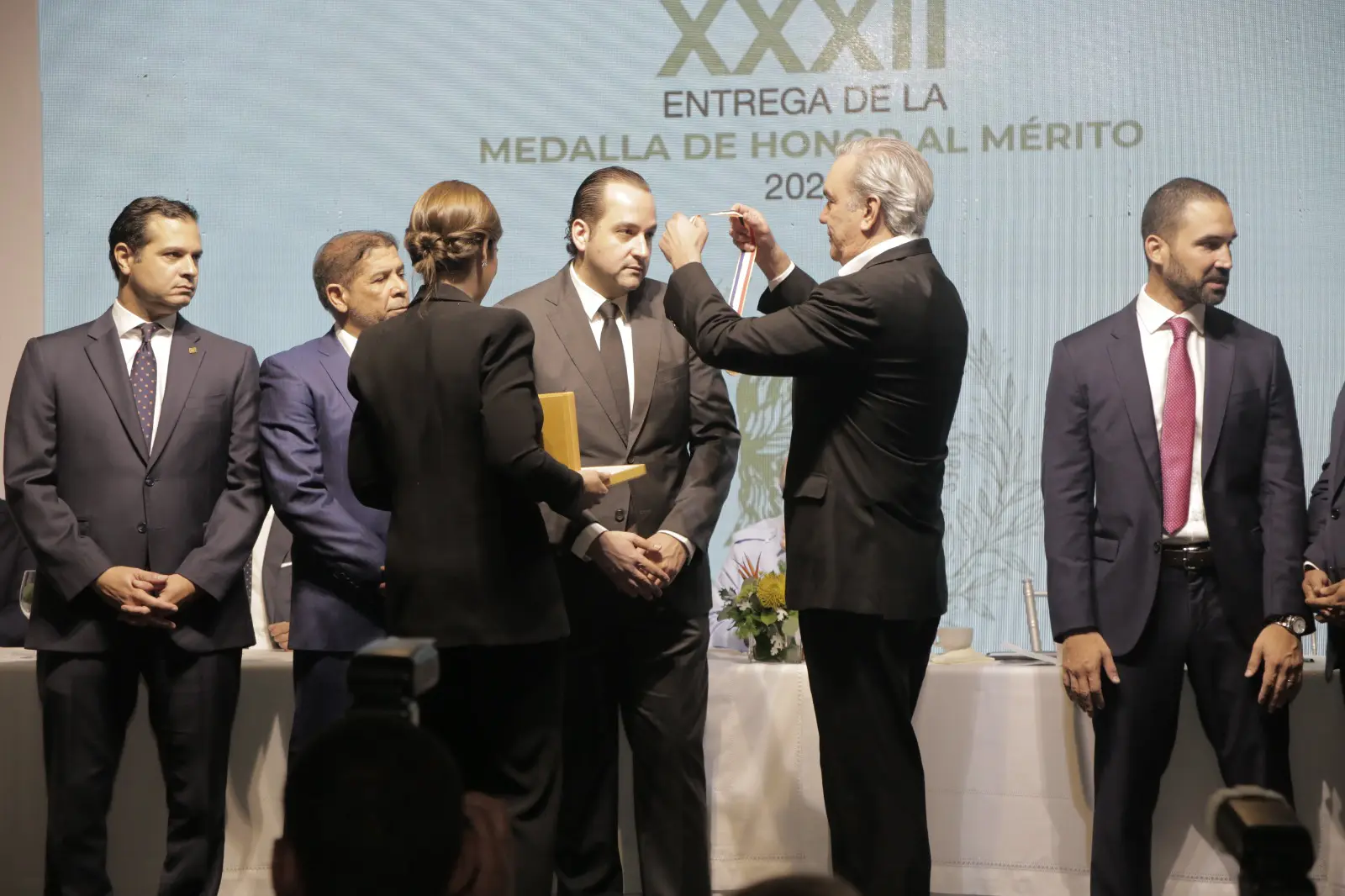CAEI recibe medalla por excelencia e innovación en el renglón de ...