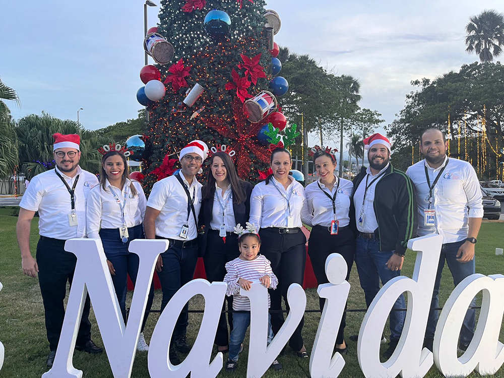 Aeropuerto Cibao enciende arbolito - Periódico elCaribe