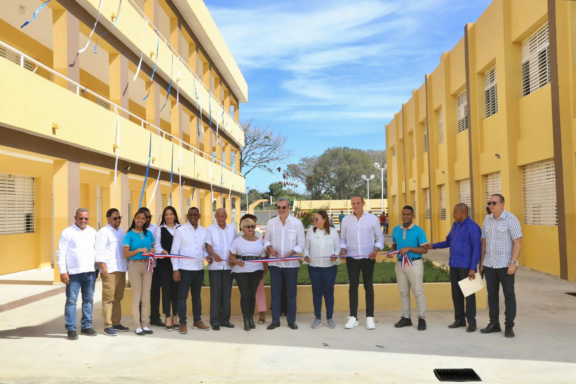 Inauguran liceo jornada extendida de 27 aulas en San Juan