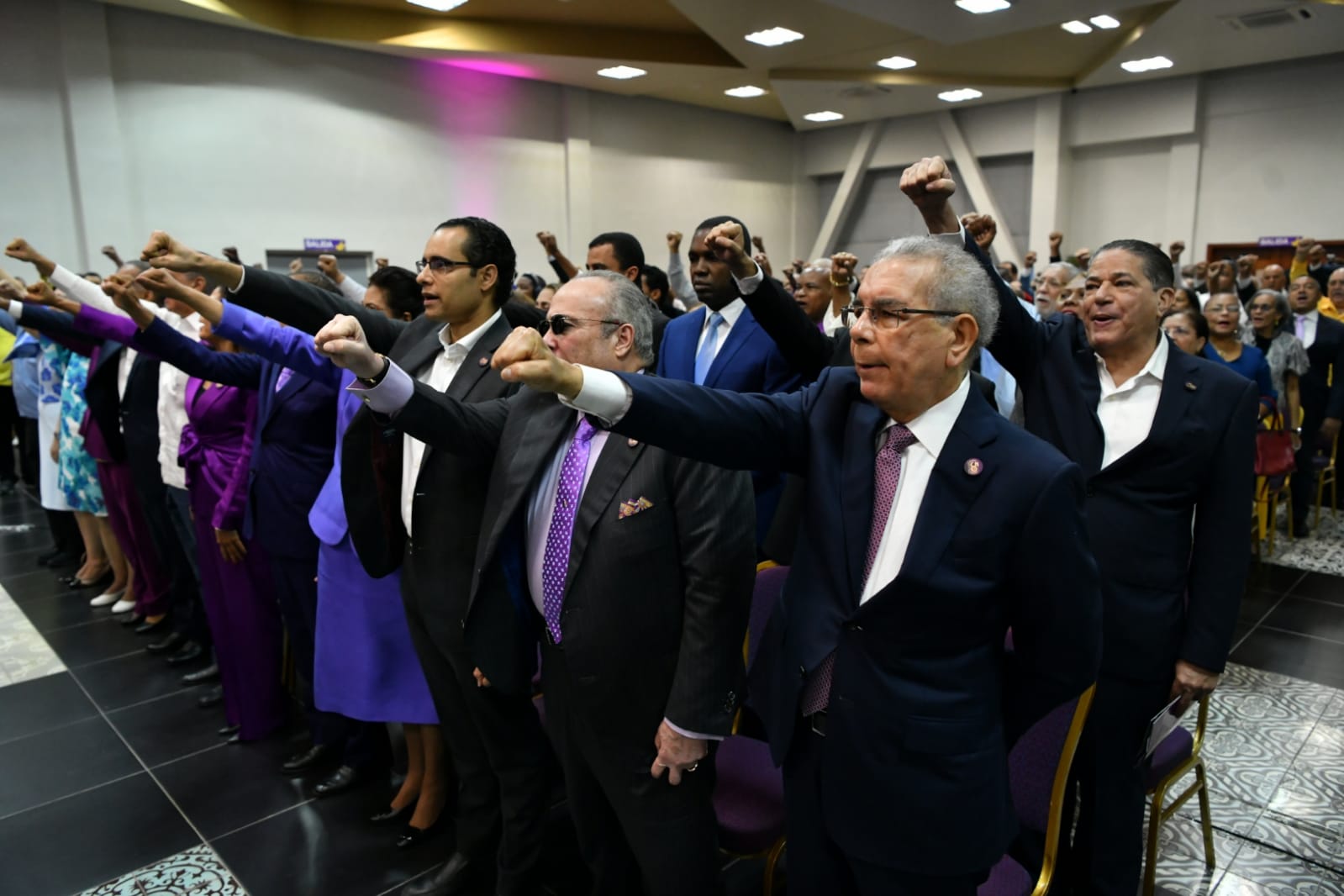 Abel Martínez presenta excusa en evento 50 aniversario PLD