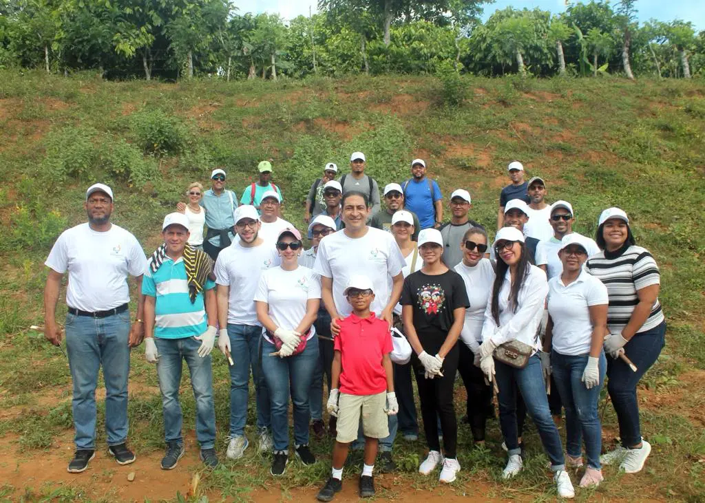 Funhorpaz siembra más de 3,500 árboles a orillas del río Cevicos ...