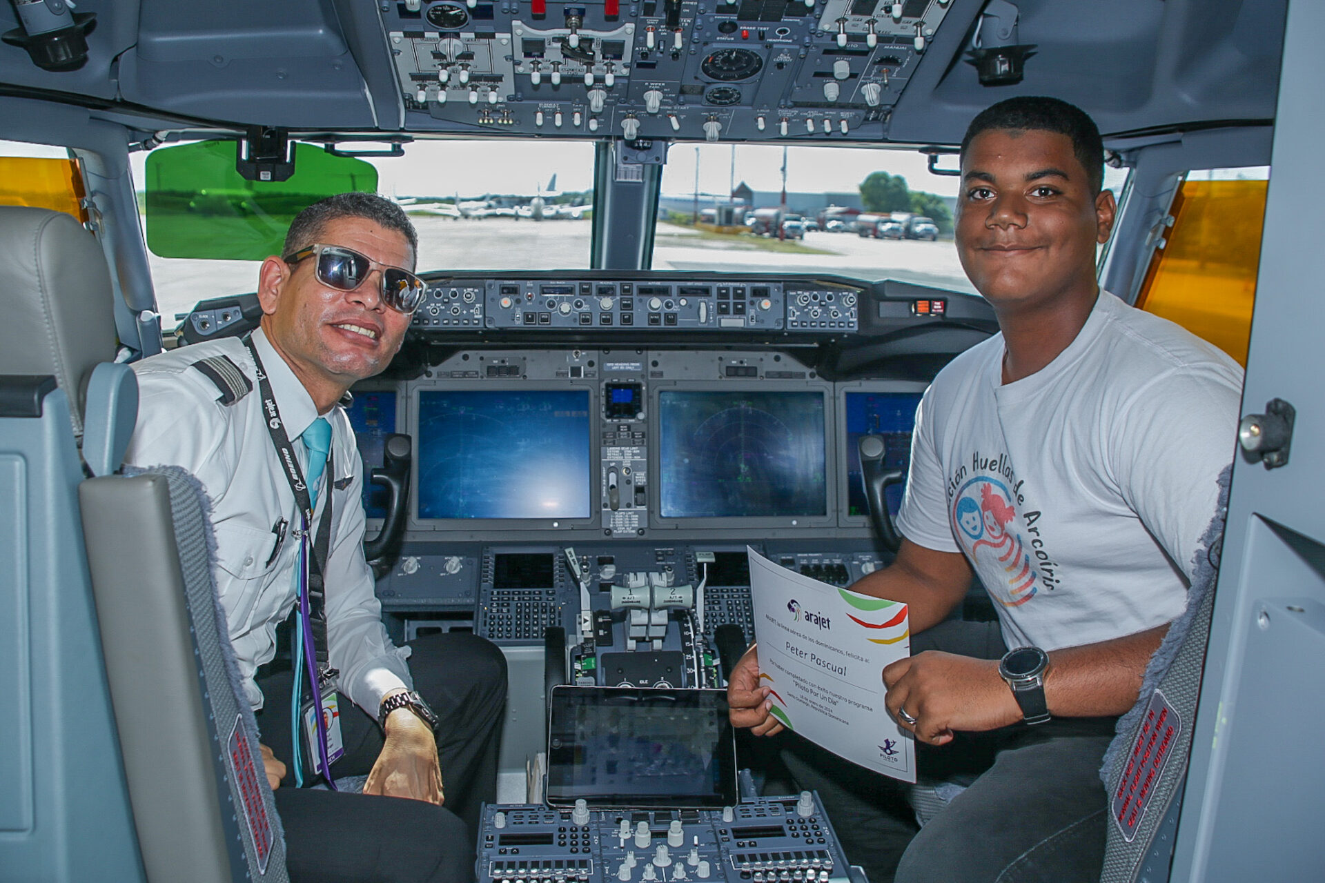 Arajet promueve cultura educativa aeronáutica con su programa de ...