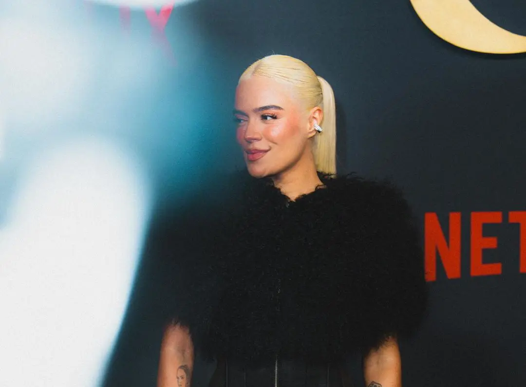 Karol G deslumbra con cambio de look en la alfombra roja de "Griselda"