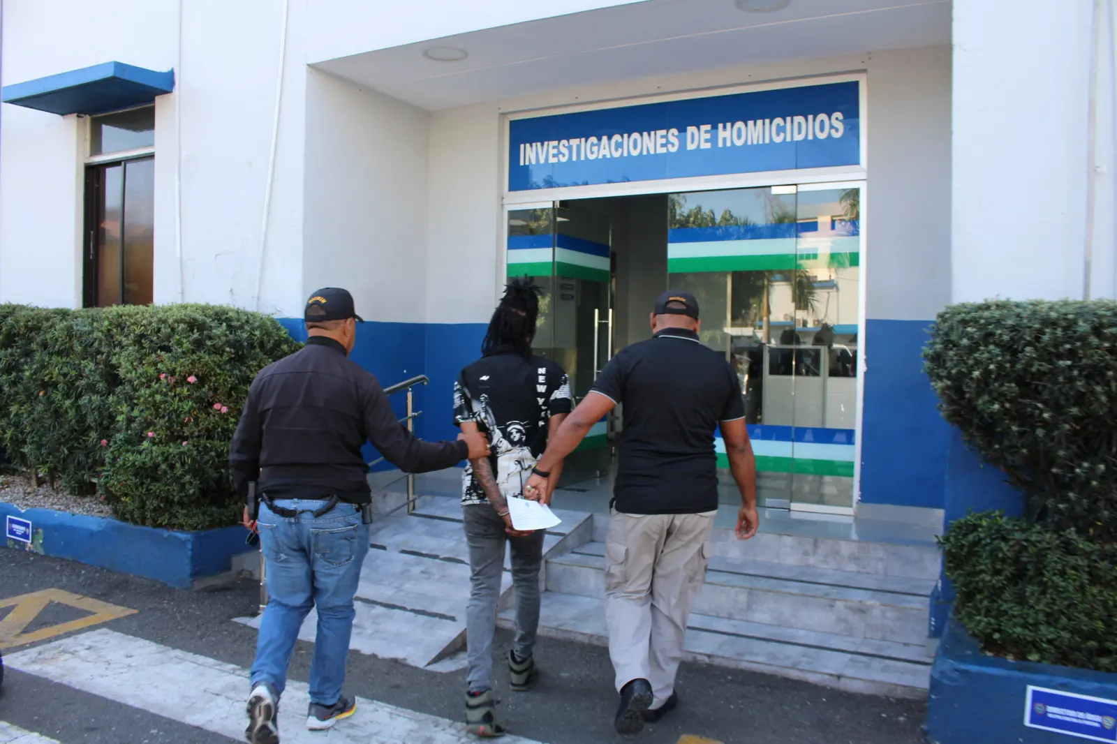 Se entrega presunto delincuente escapó persecución policial en Guachupita