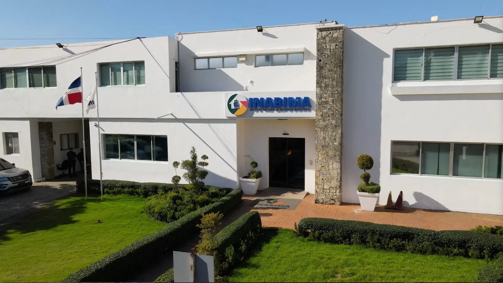 INABIMA aplica aumento salarial a 4,464 maestros jubilados