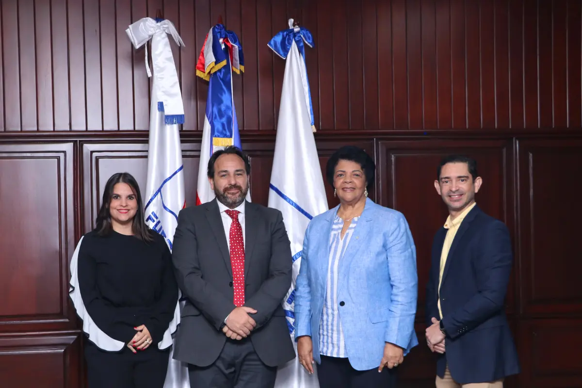 FUNDAPEC acuerda 200 becas con la Universidad de La Rioja UNIR