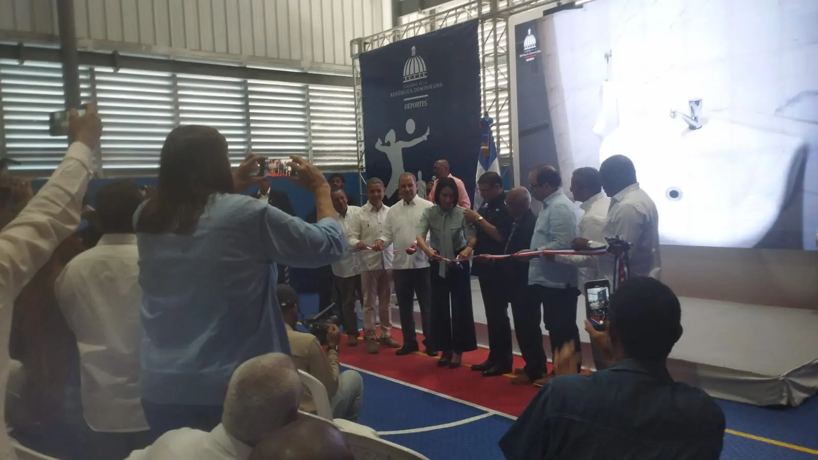 Inauguran CDC Capotillo Centro Deportivo beneficiará a miles