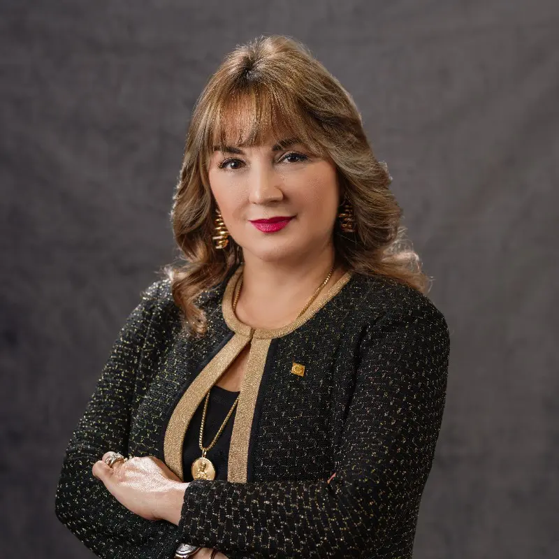 Antonia Antón de Hernández recibe Medalla al Mérito de la Mujer Domini...