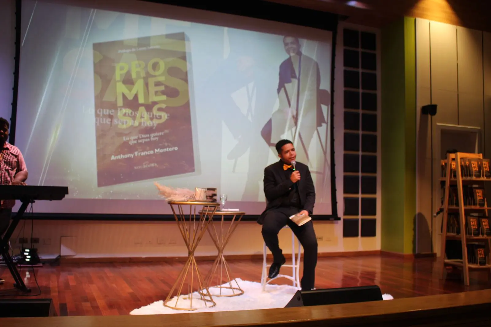 Anthony Franco pone en Circulación Libro "Promesas"