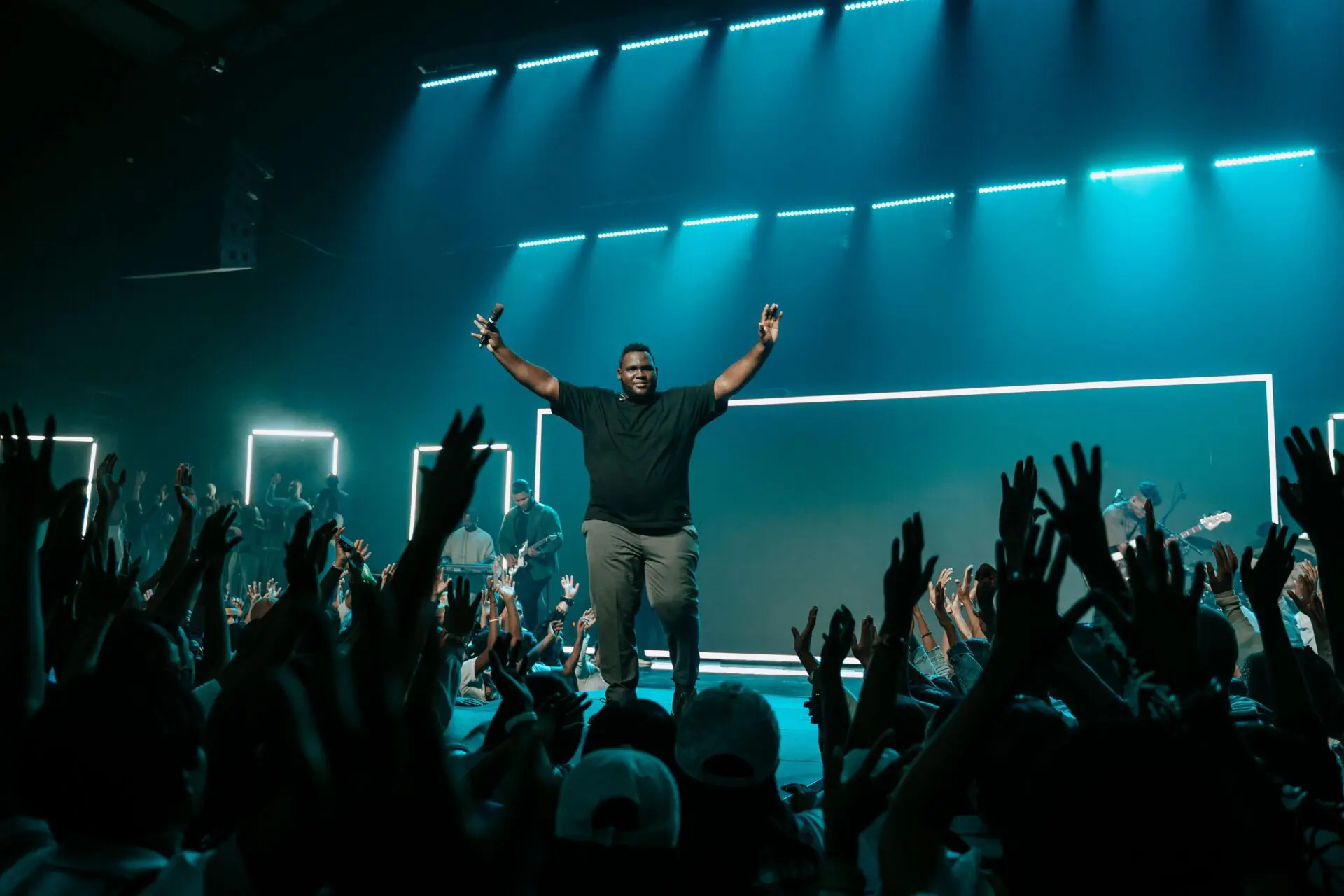 Jordan Mateo lanza "Mover del Cielo" junto a World Worship