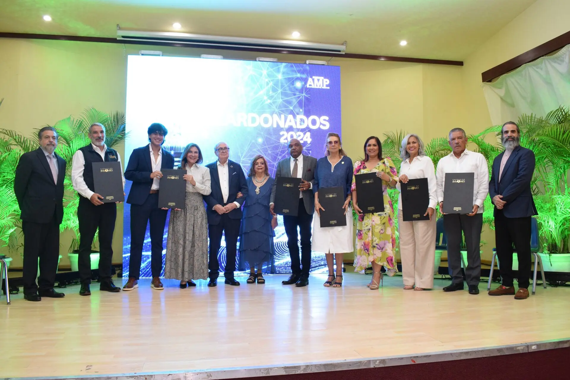 Fundación Innovati reconoce a personalidades por sus aportes