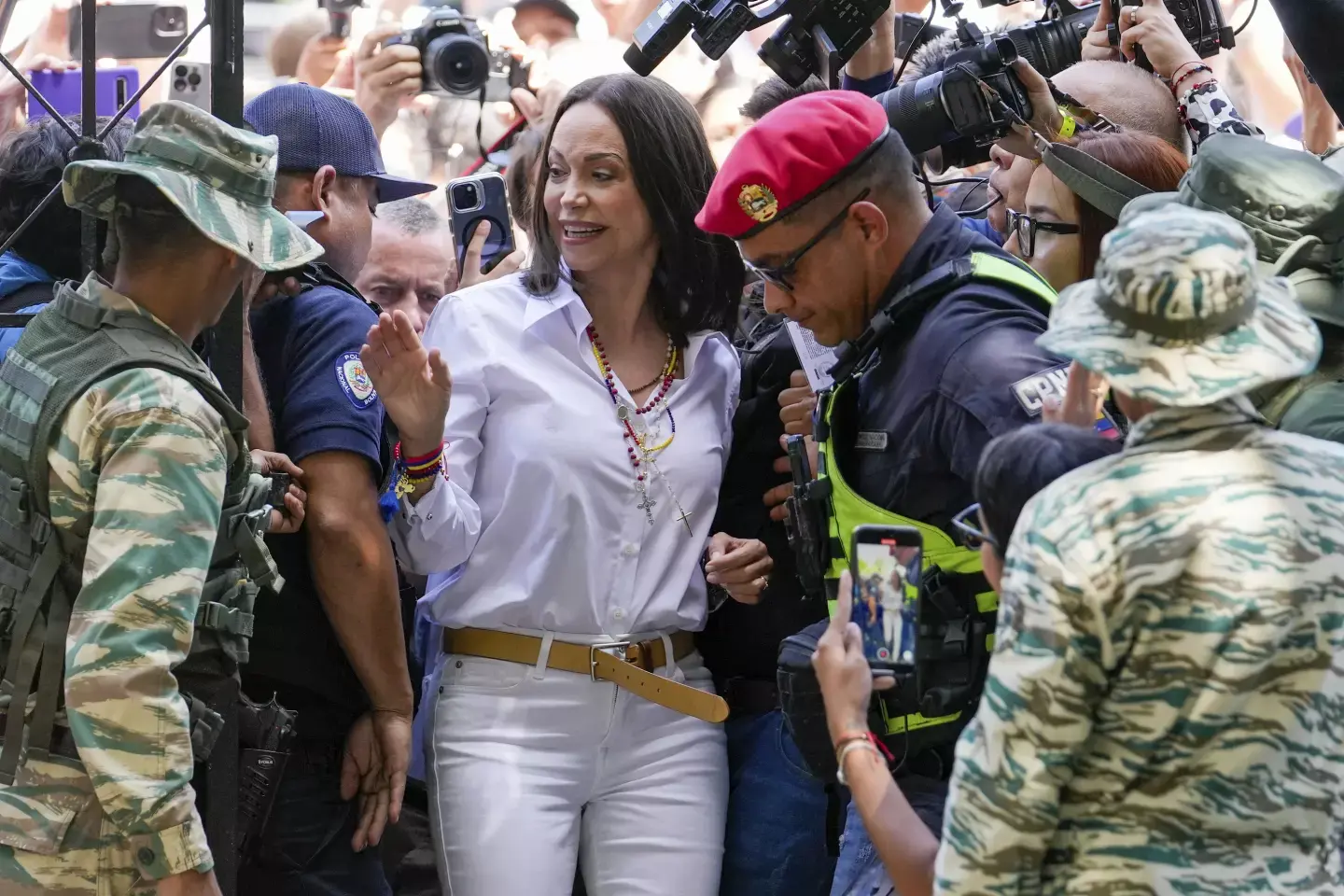 María Corina Machado anuncia que pasa "a la clandestinidad"