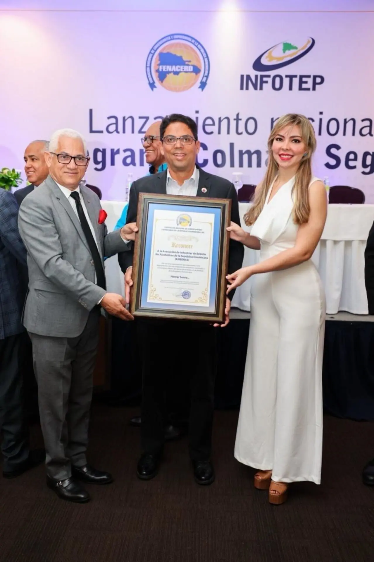 ASIBENAS recibe reconocimiento especial