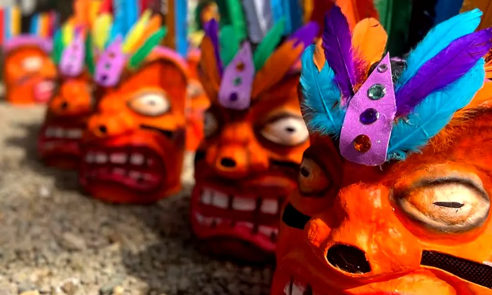 Creatividad y tradición, toque mágico de las caretas del carnaval de ...