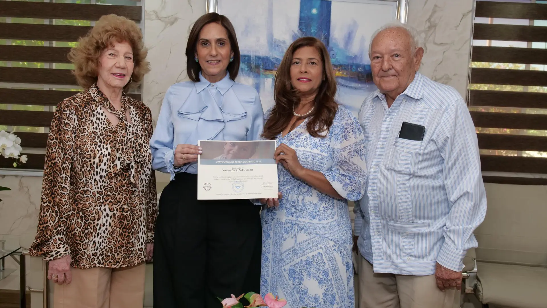 Voluntariado Sonrisa reconoce a la presidenta de la ADEOFA