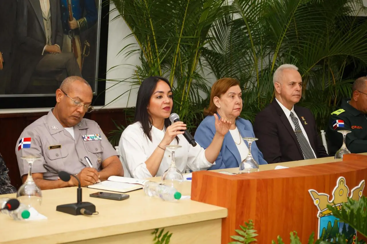 Faride Raful atiende inquietudes sobre seguridad en Jarabacoa