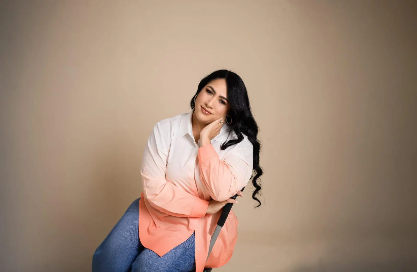 Gloria Ramírez estrena su nuevo tema “Como viento recio”