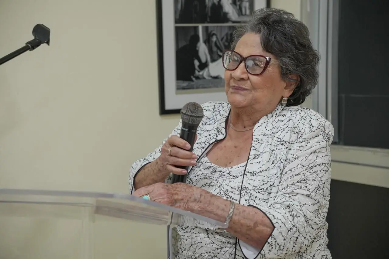 Nelly Alburquerque de Hirujo presenta su primer libro “Rescatando ...