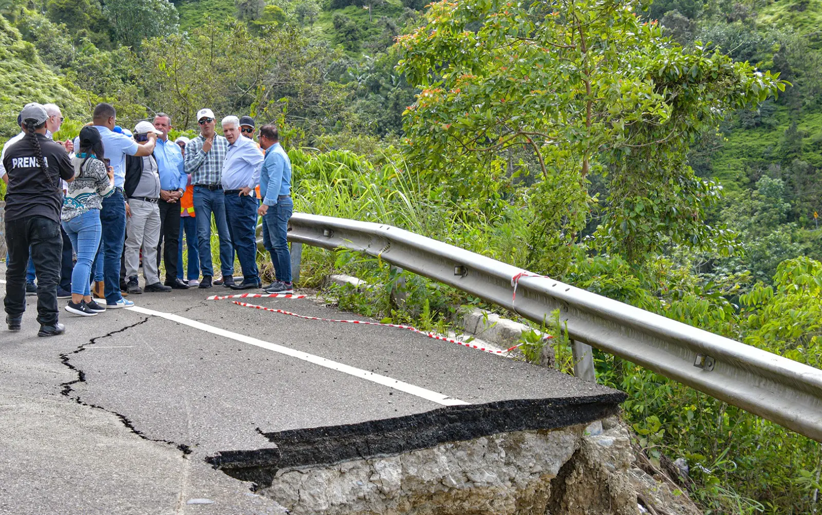 Refuerzan presencia técnica en carretera Casabito- Constanza