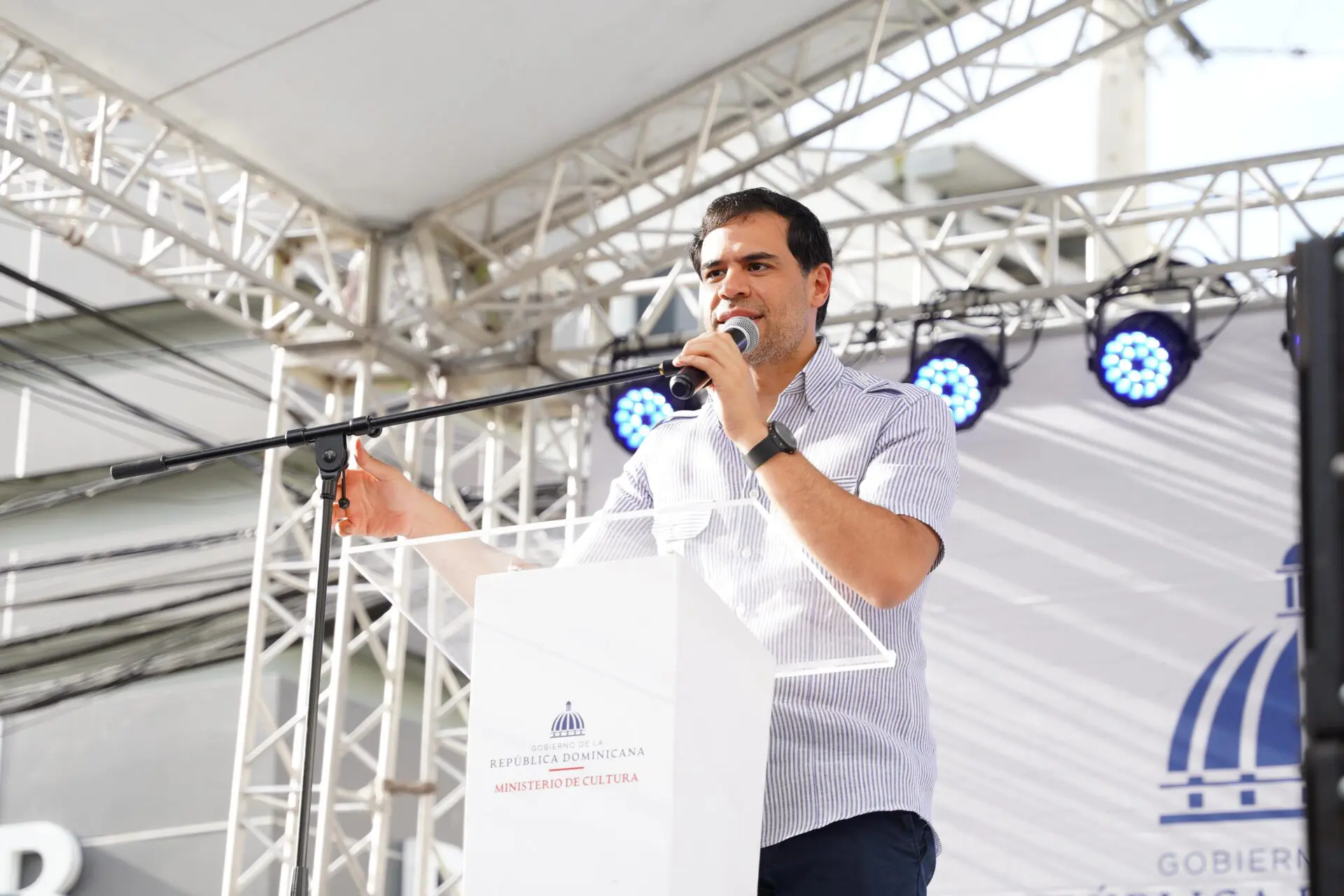 El ministro Roberto Ángel Salcedo durante su visita presentó la ...