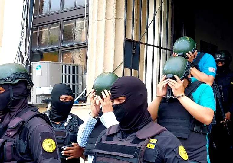 Lanzan operación Lobo contra red por contratos de seguridad - Periódico ...