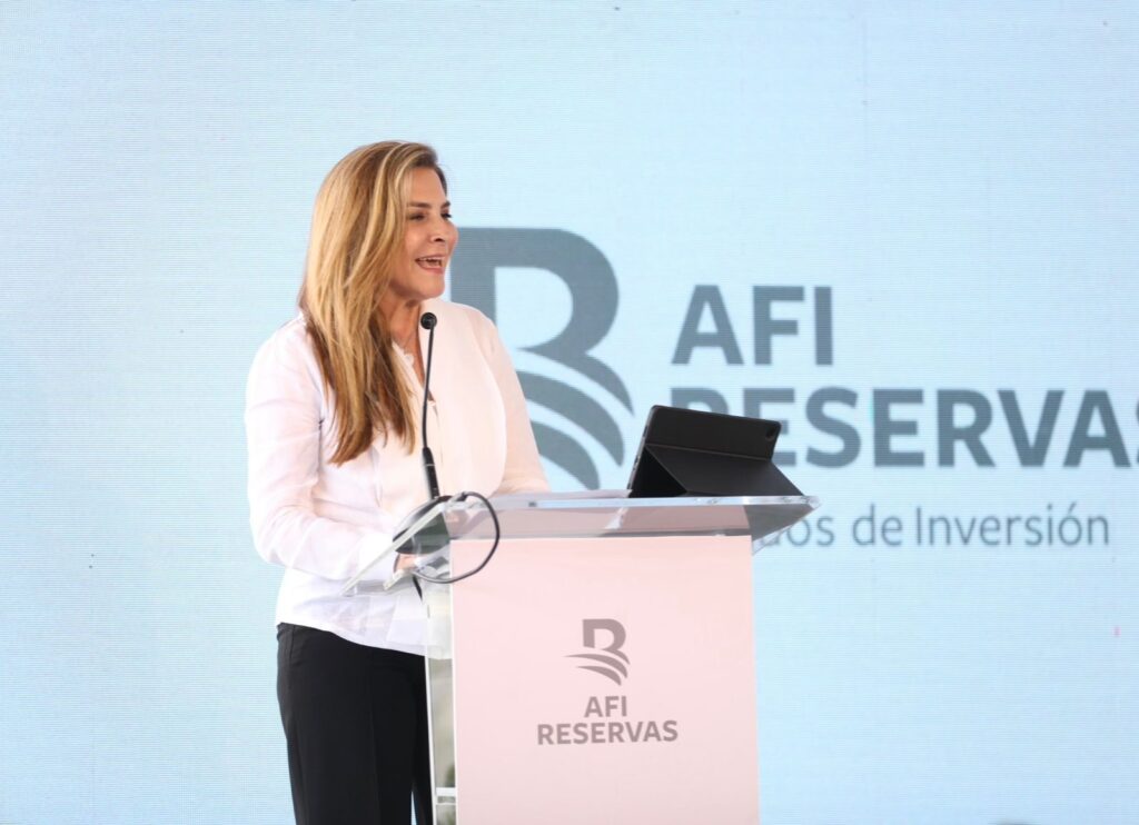 Abinader inaugura parqueo Plaza Zona Colonial