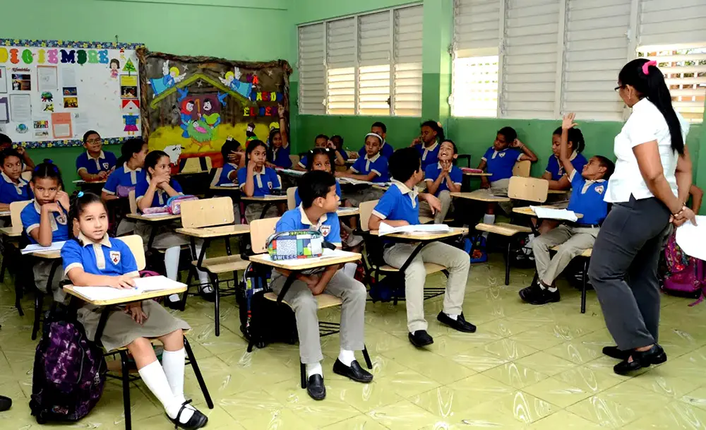 Año escolar no huele a nuevo; faltan aulas, uniformes y butacas ...