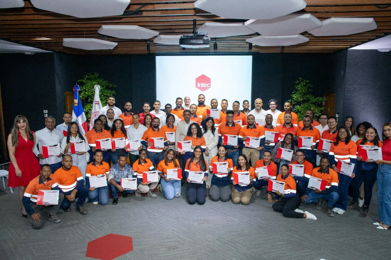 INTEC, U. de Chile y Barrick entregan diplomas en Minería