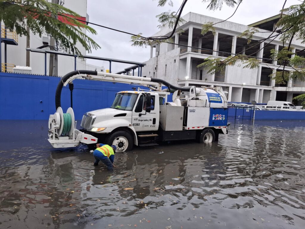 Minuto a minuto de lluvias y daños en el Gran Santo Domingo