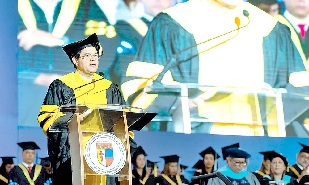 PUCMM entrega 1,326 profesionales en graduación - Periódico elCaribe