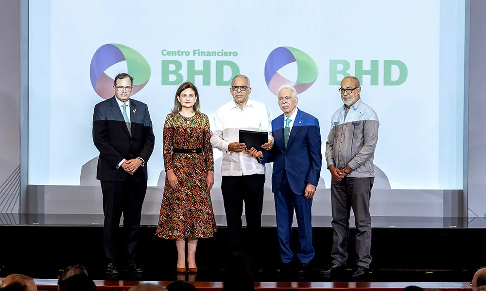 Banco BHD dona RD$100 millones preservar Ateneo - Periódico elCaribe