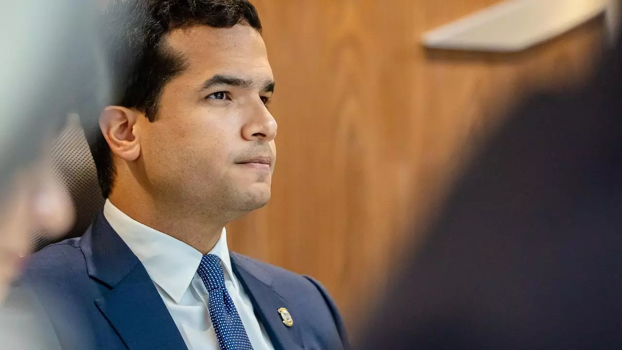 Omar Fernández pide liberar de impuestos salarios hasta RD$52,000