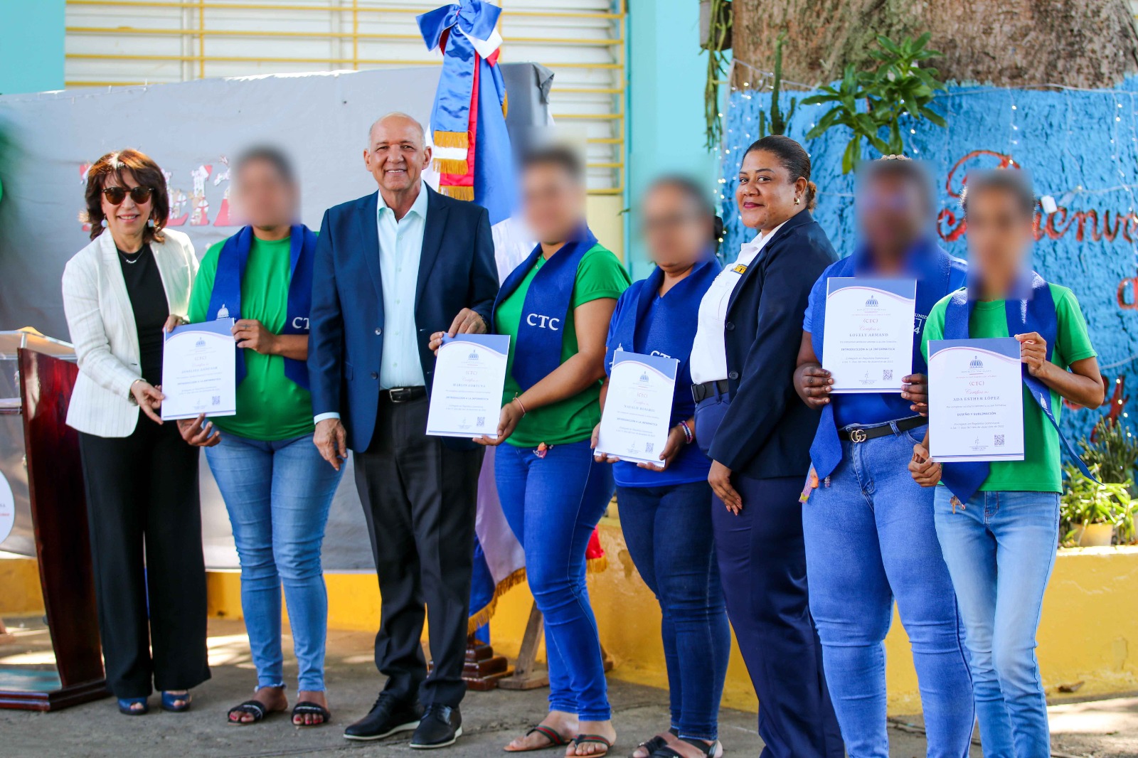 Entregan certificados a privadas de libertad en el Centro de Corrección ...