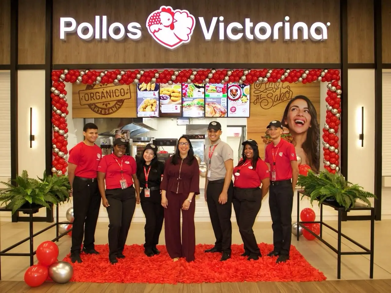 Pollos Victorina inaugura sucursal en Ágora Santiago Center