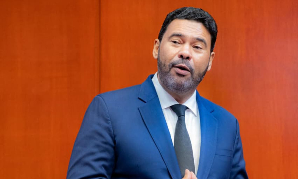 Plantea modificar Constitución para salvar proyectos - Periódico elCaribe