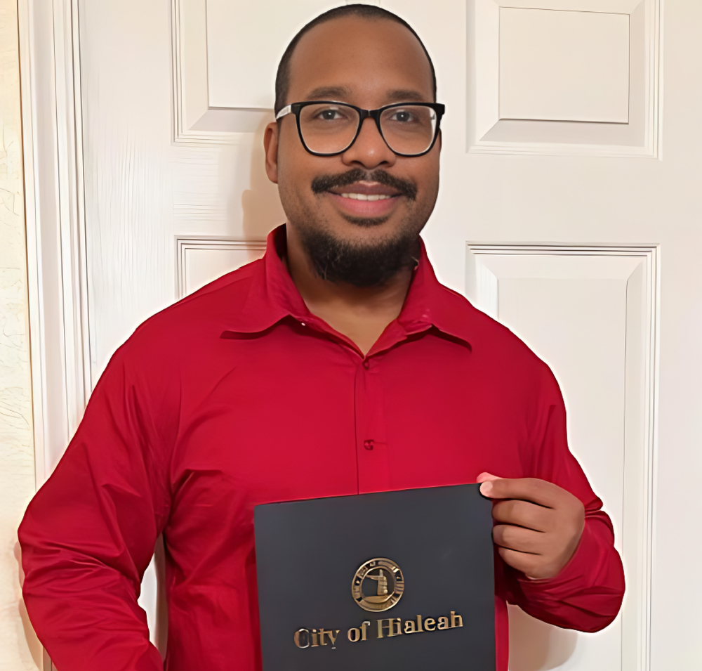 Artista dominicano Eleazar Soriano Santana reconocido en Florida