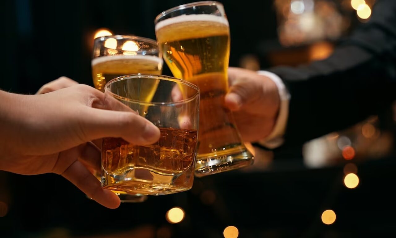 Consumo excesivo de alcohol aumenta el riesgo de cáncer de colon