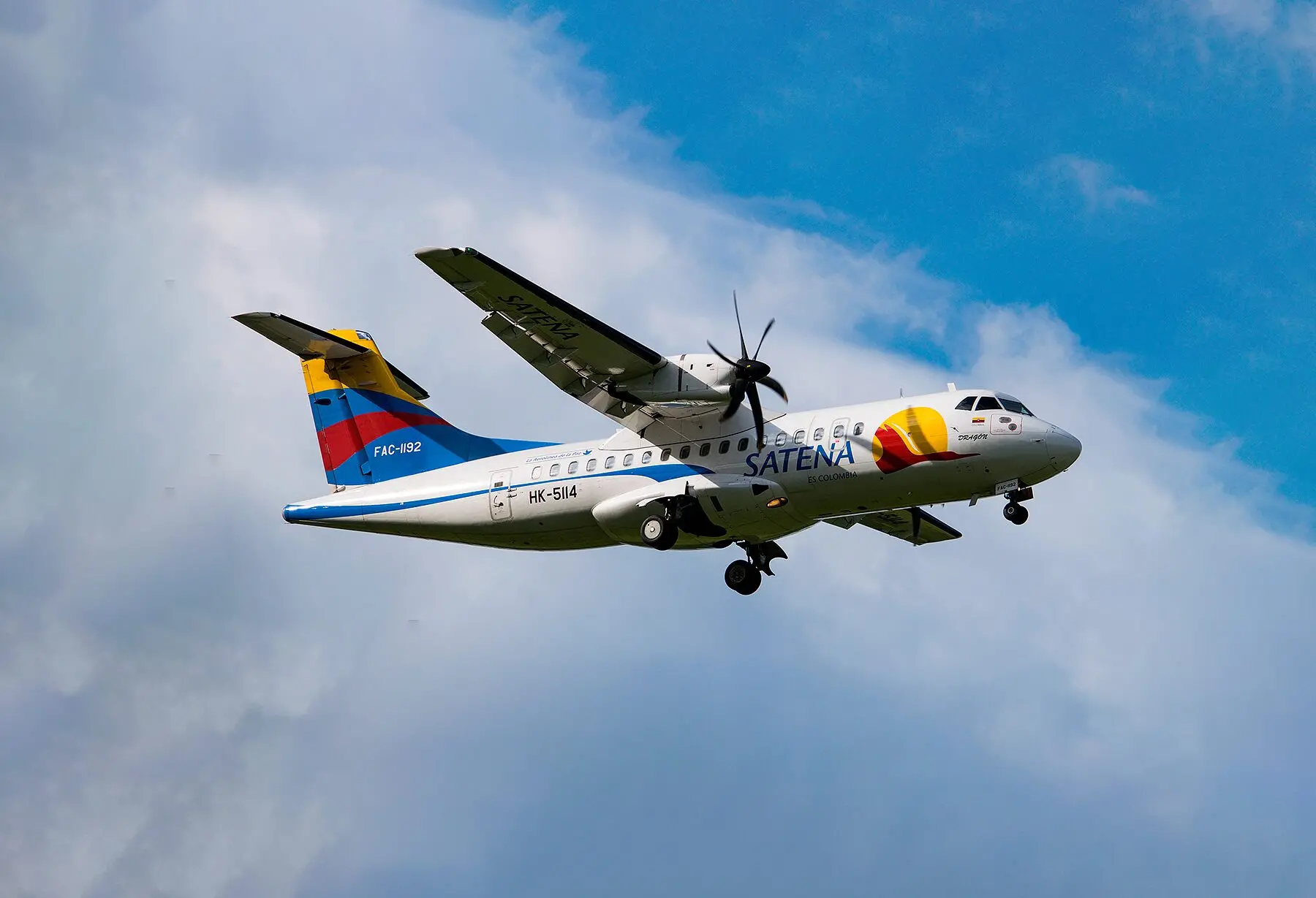 Avión colombiano con 15 personas desaparece en noreste del país