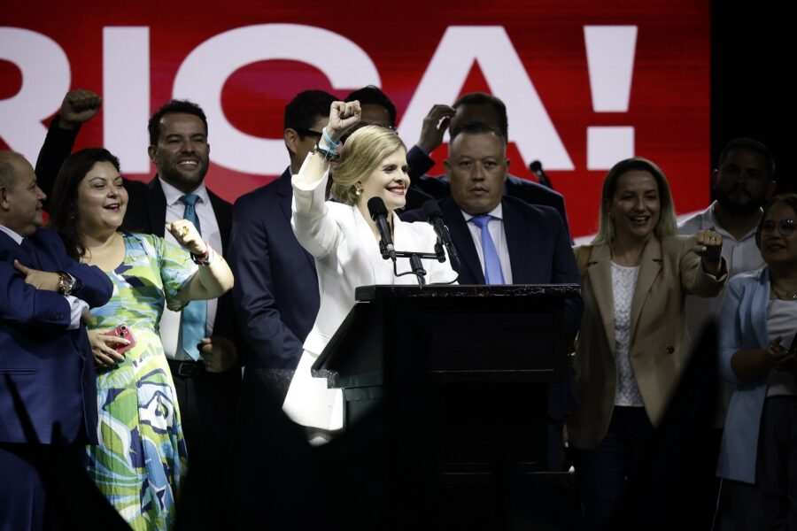 Abinader felicita a Laura Fernández por comicios en Costa Rica